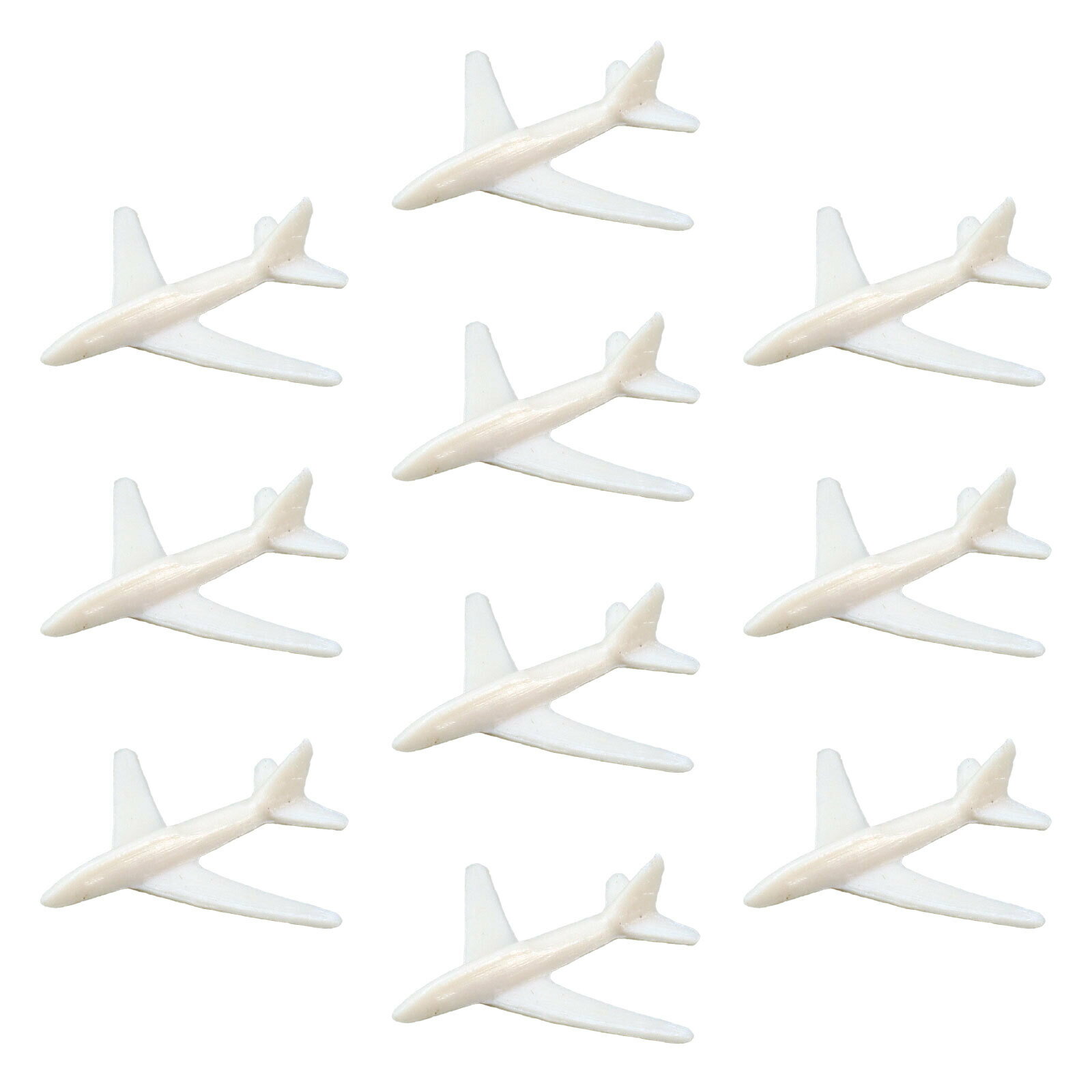 商品説明：1/2000スケールの飛行機ミニチュアを10個セットにしたジオラマ模型用パーツです。都市模型や空港ジオラマの上空表現に使うことで、情景に奥行きとスケール感を加えることができます。遠景用としても扱いやすいサイズです。 【セット内容】...