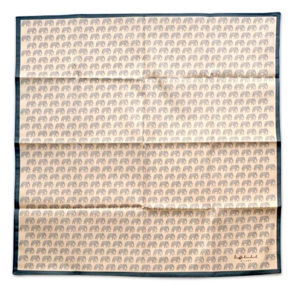 ディエッフェ・キンロック（Dieffe Kinloch）は、イタリア・ミラノで2013年にスタートしたブランドです。 このブランドの最大の特徴は、斬新でどことなく遊び心もあり、一目でキンロックの世界へ引きずりこまれるような芸術性に富んだモチ...