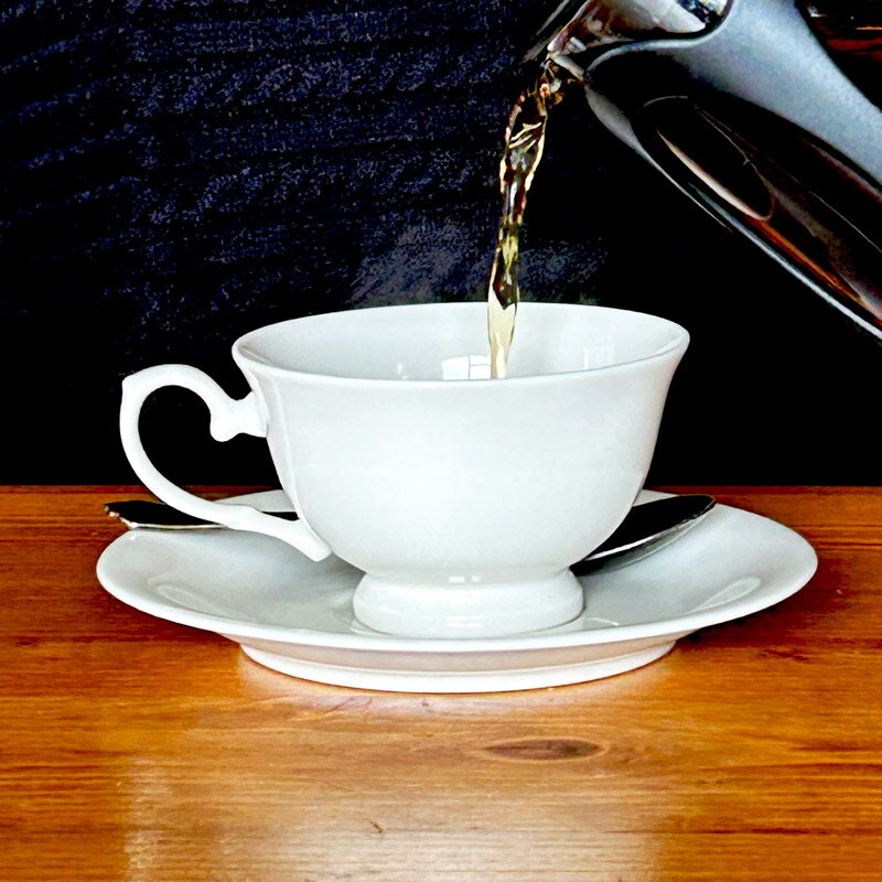 spec サイズ　　　：［カップ］Φ98×W123×H61mm 　　　　　　　［ソーサー］Φ157×H21mm 容量　　　　：215ml 重さ　　　　：約300g※目安とお考え下さい。 生産　　　　：中国製 材質　　　　：磁器 入り数　　　...