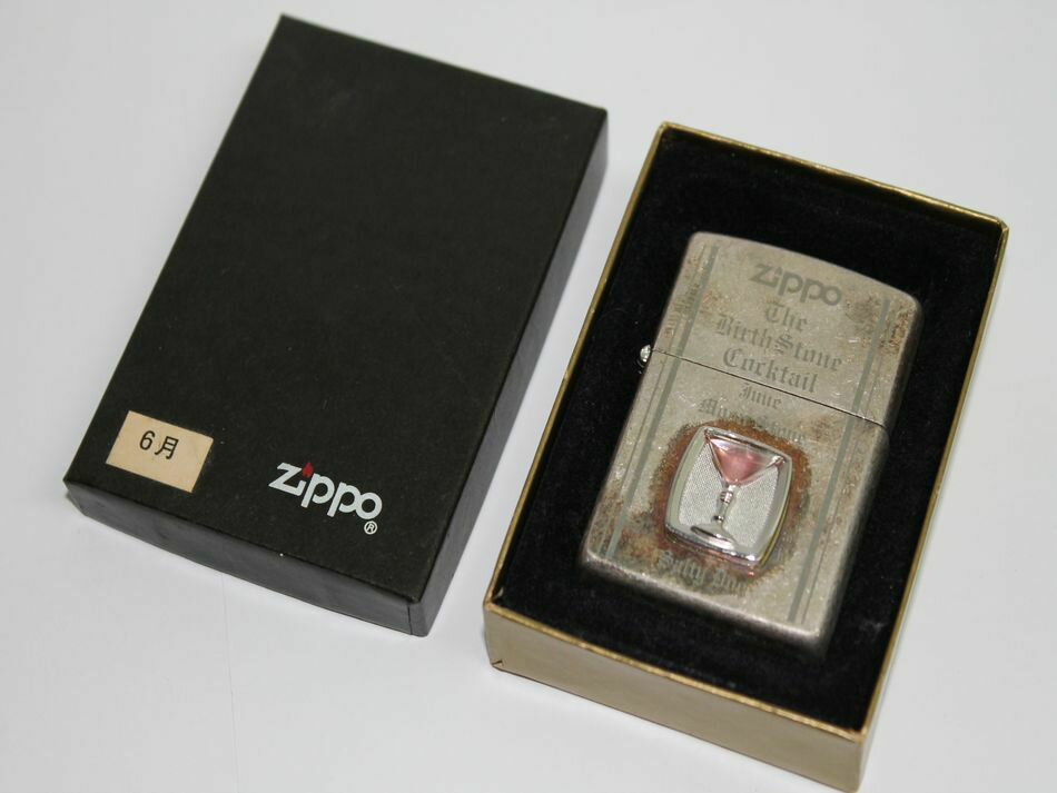 商品情報ブランドZIPPO製造年1997年カラーシルバー系(映像でご確認下さい。)本体サイズ（W×H×D）(cm)(多少の誤差はお許し下さい）約3.5×約5.5×約1.2付属品本体ランク31【新品未開封】商品を購入後開封も行なっていません2...
