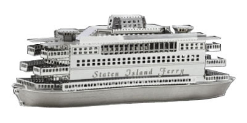 作家名・作品名・商品シリーズ名 メタリックナノパズル 特徴 スタッテン島とニューヨーク市を船で結ぶサービスは1817年に開始。1日に約75000人の乗客を運んでいる。昔は有料だったが、1997年より無料化された。自由の女神のそばを航行するた...