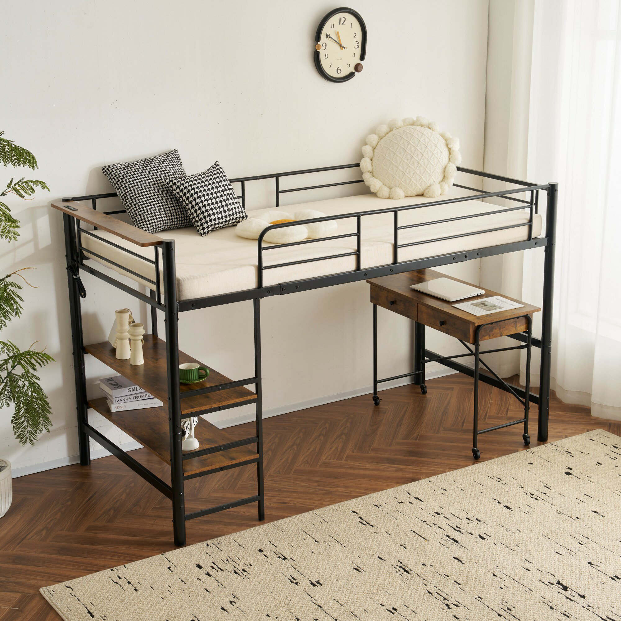 商品情報説明【多機能宮棚】スマートフォンや時計などの小物を置ける便利な設置が詰め込まれています。コンセント付きで、お休みしながらスマートフォンやipadを充電することができます。【ベッド下空間】ベッドの下は二段の収納棚と移動可能デスクが設置...