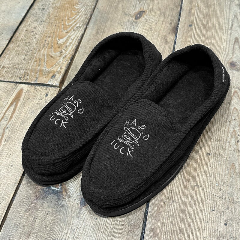 HARD LUCK ハードラック HARD TIMES HOUSE SLIPPERS ハウスシューズ ルームシューズ スリッパ BLACK ブラックのコーデュロイ アッパー、柔らかいクッション付きの内側、P/U アウトソール 足の甲部分にO...