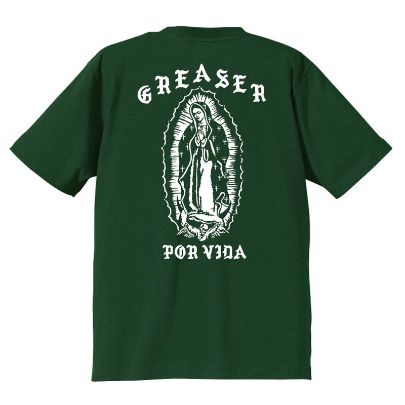 GREASER -POR VIDA- S/S TEE 半袖Tシャツ IVY GREEN デザインは愛知県で活動するアーティストKERZ。 2024年ステンシルジャケットで制作した人気のデザインがTシャツになりました。 バックのデザインの「グ...