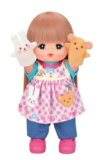 メルちゃんきせかえセット 対象年齢:3歳以上 セット内容:エプロン、シャツ、ズボン、くつ、パペット(うさぎ・くま)、ミニえほん あこがれのほいくしさんのきせかえ服。本物のほいくしさんみたい。うさぎさんとくまさんのパペット、ミニえほん付き。