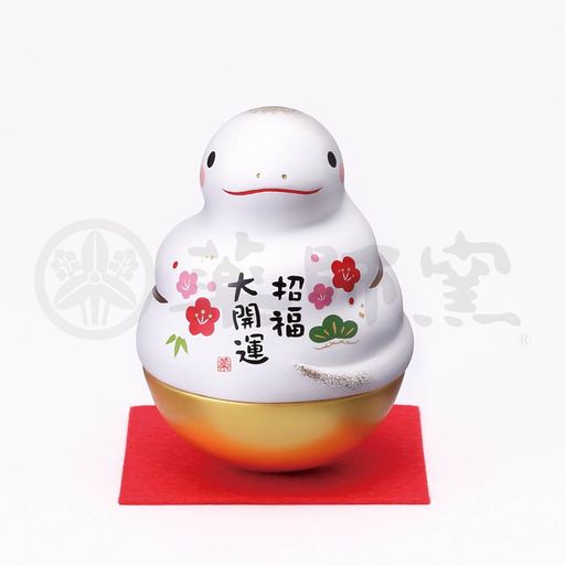 サイズ:高さ7.5cmx横巾5.5cmx奥行5.5cm 材質:陶器・錦彩 2025年の干支です。良き年を迎える為に縁起の良い干支飾り。飛躍の年になりますように。