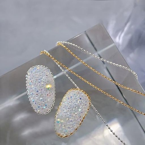 【製品仕様】ネイルアートチェーンがゴールドとシルバー各2本ずつの4本セットです。長さは50cm、直径は0.8mmと1mmが2本ずつあります。 【高品質素材】高品質の金属素材で作られており、表面は滑らかで光沢があり、耐摩耗性と耐久性があります...