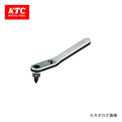 【メーカー】 ●京都機械工具（株） 【特長】 ●切替レバーにより左右両方向でのラチェット操作が可能です。 ●ギアを指先で回すことで早回しが可能です。 ●軸対辺6.3mmのビットが使用できます。 ●障害物を回避したり、指の入るスペースを確保で...