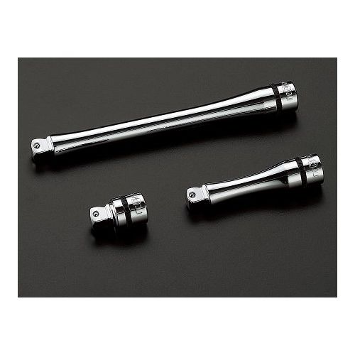 【メーカー】 ●京都機械工具(株) 【特長】 ●ストレートホールド機構を採用し、通常取付け位置（フレックス状態）より更に深く差し込む事により、ソケットの姿勢を真っ直ぐに保持することができます。 【用途】 ●ネプロス・汎用工具 【仕様】 ●差...