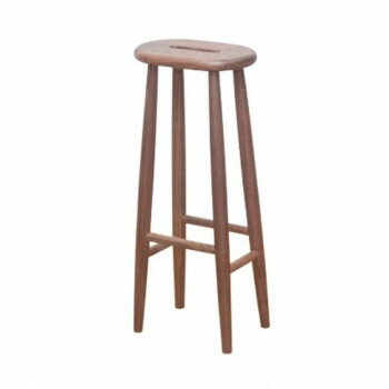 料理の合間にちょっと座りたい時に奥行きを狭めて座面に取っ手を加工したハイスツールです。キッチンで料理の合間にちょっと座りたい時などサッと出して座る、そんなスツールです。【注意事項】※天然木を使用しておりますので、木目の表情はひとつひとつ異な...