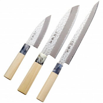 おすすめ伝統と最新テクノロジーの融合、セキトウベイシリーズ。折れず曲がらず良く切れるという刀造りの信念が受け継がれています。サイズ39.1×18.2×3cm個装サイズ：39.6×18.7×3.1cm重量440g個装重量：460g素材・材質刃...