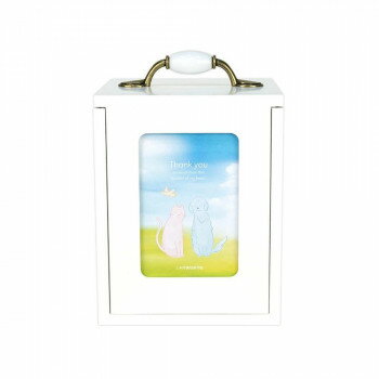 おすすめ前面がスライド式の扉のなっており、フォトフレームも兼用できるペット仏壇です。サイズ外寸:150×220×150mm(オーナメント部分含む)個装サイズ：24.2×16.4×16.3cm重量1100g個装重量：1230g素材・材質本体:...