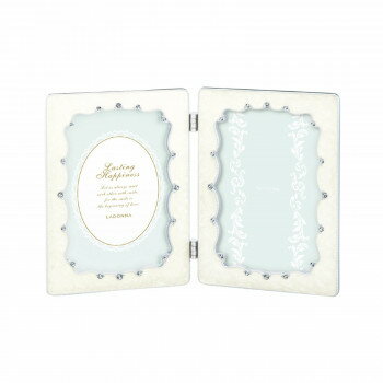 心からの祝福の気持ちを込めたブライダルギフトに窓枠の曲線がエレガント。美しく艶のある外観にクリスタルが優美に輝きます。【対応写真サイズについて】※現像所、メーカーによって多少の違いがあります。またフィルムのサイズ(35mm、6×6判等)や国...