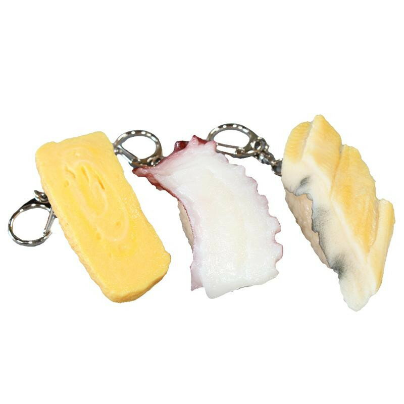 まるで本物のようなお寿司のキーホルダー。見ているだけでお腹が空いてしまうほどのクオリティ!!食品サンプル好きにはたまらない商品です♪サイズ80×30×28mm個装サイズ：11×11×3cm重量個装重量：110g素材・材質塩化ビニールセット内...