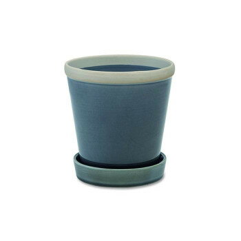 受け皿付きのおしゃれなポット。釉薬の美しい光沢に加え、表面に施された貫入から個性を感じるグロッシーポット。・製造上サイズや重量に個体差がある場合がございます。・釉薬の塗り方によっては色味の違い、色ムラ、気泡が出てしまう場合がございます、また...