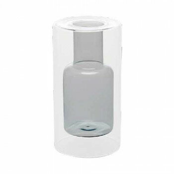 シンプルな個性が光るフラワーベースクリアの円柱の中にうっすらと個性的なフォルムが浮かんで見えるフラワーベース。目に留まるデザインは主張し過ぎないインテリアのアクセントに。ふらっと連れ帰った植物を生けてテーブルや窓際、サイドボードの上に飾れば...