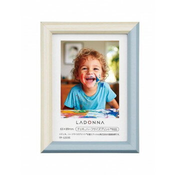 写真を明るく引き立てるフレーム少し丸みを帯びたフレームバーに、きれいなペールカラーと淡い木目柄がベストマッチ。やさしい色味のアクセントカラーが、お部屋をステキに彩ります。サイズ個装サイズ：3×9×12cm重量個装重量：80g素材・材質紙、M...
