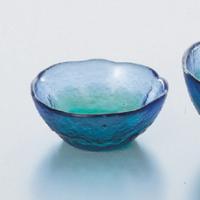 美しエメラルドグリーンが料理をより一層美味しく見せますハンドメイドサイズ8.2×8.2×3.2cm個装サイズ：8.5×16.3×8.5cm重量94g個装重量：470g素材・材質ソーダガラス仕様直径82×H32mm最大直径82mm製造国日本美...