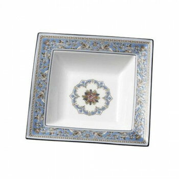 おすすめフロレンティーンは、19世紀後半から使われてきた歴史あるパターン。ボーダー状のデザインは16世紀の「グロテスク文様」を基に、ギリシア神話の「グリフィン」をモチーフとしており、鮮やかなターコイズとの組合せが非常に印象的です。ウェッジウ...