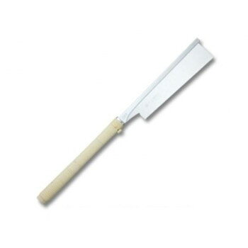 名人芸が実現した鋭い超薄刃。まさに逸品、絶妙な切れ味。0.3mmの超薄刃は鋭い切れ味と鉋仕上が必要としない切口を実現。長時間作業も疲れにくいです。精密加工タイプですので一般木材・合板・集成材・竹細工まであらゆる仕上加工に最適です。硬質天然木...