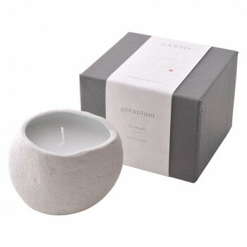 器がおしゃれなアロマキャンドル。「SASSO」とは、イタリア語で「石」の意味。自然の石から取ったその形は、見る角度によってまるで違う器のような表情を見せます。また、キャンドルとして使い終わった後は、花器や植木鉢、鉛筆立てなどとして、自由に活...