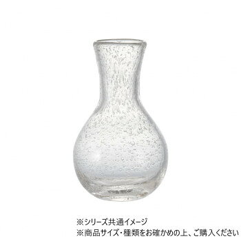 おすすめ職人によって手作業で作られたガラス花瓶です。1つ1つ形や色などは異なり、生花にもグリーンにもドライにも合わせやすいデザインです。※形・厚み・色・模様・風合いは一つ一つ異なりますが、お選びいただけません。また、不良対象とはなりません。...