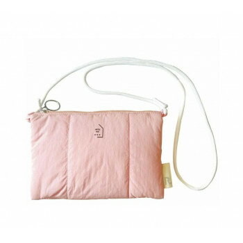 おすすめクッションみたいなミニショルダー。軽量でフィットして動きやすく、ちょっとした用事など身軽にお出かけできる便利サイズです。※商品の色は、カメラやコンピュータディスプレイの性質上、実際の色とは多少異なります。※この商品は、独自の採寸方法...