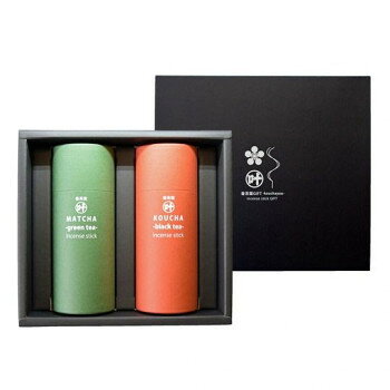 おすすめ茶葉からできる「紅茶」「抹茶」の香りのお線香をオシャレなパッケージに仕立てました。センスの良い贈り物で気持ちが伝わります。サイズ個装サイズ：18.9×17.5×6.4cm重量個装重量：430g仕様筒サイズ:直径5×縦14.4cm容量...