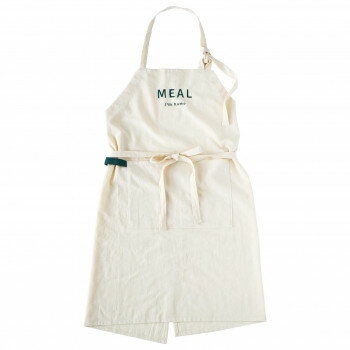 毎日のお料理をサポートワンポイントの刺繍を入れてアクセントに。肌に馴染む上質なコットン。右側にはキッチンクロスをセットできるループが付いております。首紐はお好みの長さに調整できます。フロント部分には便利な2ポケット付きです。サイズ平置きの状...