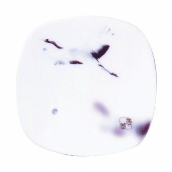 和空間を演出するシリーズ四季折々の日本の美しさを表現した「夢の夢」。日本人の美意識を呼び覚まし、ゆったりと優美な和空間を演出するシリーズです。静寂を守っていた厳冬の銀世界。鶴を描いた香皿です。サイズ(約)高さ10×幅80×奥行80mm個装サ...
