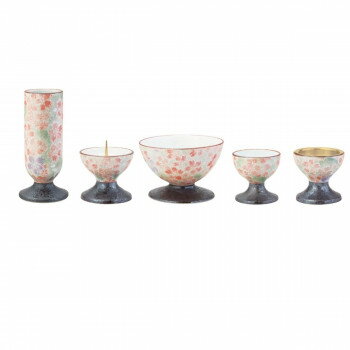 花立、灯立、香炉、茶湯器、仏器の五具足上品な光沢の有田焼五具足です。サイズ個装サイズ：26.5×15.5×10.5cm重量283g個装重量：300g素材・材質本体:陶磁器灯立金具:真鍮仏器金具:ステンレスセット内容花立×1、灯立×1、香炉×...