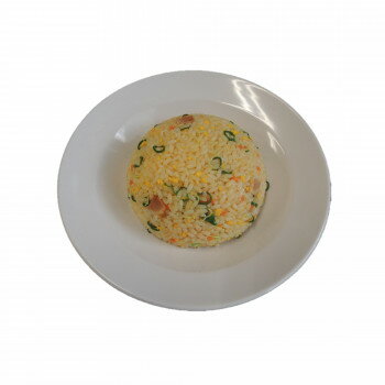 食品サンプルチャーハンの食品サンプルです。サイズ縦22×横23×高さ8cm個装サイズ：24×24×5cm重量400g個装重量：400g素材・材質軟質塩化ビニール生産国日本fk094igrjs