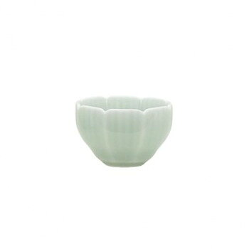 軽やかな厚みと細やかなラインが美しい仏飯器鍋島虎仙窯とのコラボ商品。軽やかな厚みと細やかなラインによって繊細な印象に仕上げました。サイズH3.2×直径5.0cm個装サイズ：5×5×3cm重量個装重量：100g素材・材質磁器生産国日本fk09...