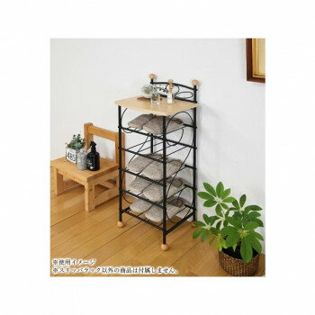 ハートをモチーフにしたアイアンテイストのスリッパラックハートをモチーフにしたアイアンテイストのスリッパラックです。天然木の丸い木玉がアクセント。小物が置ける木製のおしゃれな天板が付いていて便利です。スリッパ最大5足収納できます。足元の木玉が...