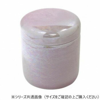 パール加工で華やかな骨壺パール加工をほどこし、見た目も華やかになりました。凹凸がついたはめ込み式の陶器製骨壺。1ケ入の外箱付きです。サイズ2.3寸:W7×H8.7×D7cm個装サイズ：9×9×12cm重量個装重量：1000g素材・材質陶器仕...