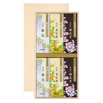 暮らしと香の良き結び手でありますようにお線香のけむり・香りも慎ましやかに、手を合わせこころ結びあうひとときの清澄感を大切にした「香結び」シリーズ。三種類を詰め合わせにし、木箱に入った進物タイプです。現代のニーズに応え、煙がほとんどなく、香り...