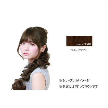 毛足の長いSカールがラグジュアリー。自毛の団子に巻き付けて留めるだけのロープ状のウィッグです。華やかな印象に変えてくれるSカールが魅力♪カジュアルにもガーリーにもなれるカール感です。1つあれば便利な万能デザインです。【耐熱】耐熱温度180度...