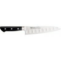 プロの理想の切れ味と使い易さを追求した造り。万能庖丁として使用されています。食材と刃の接触面積が減り、食材への抵抗が少なくなるデポット加工が施してあり、切れ味がよくなります。サイズ個装サイズ：33×6×3cm重量個装重量：240g素材・材質...