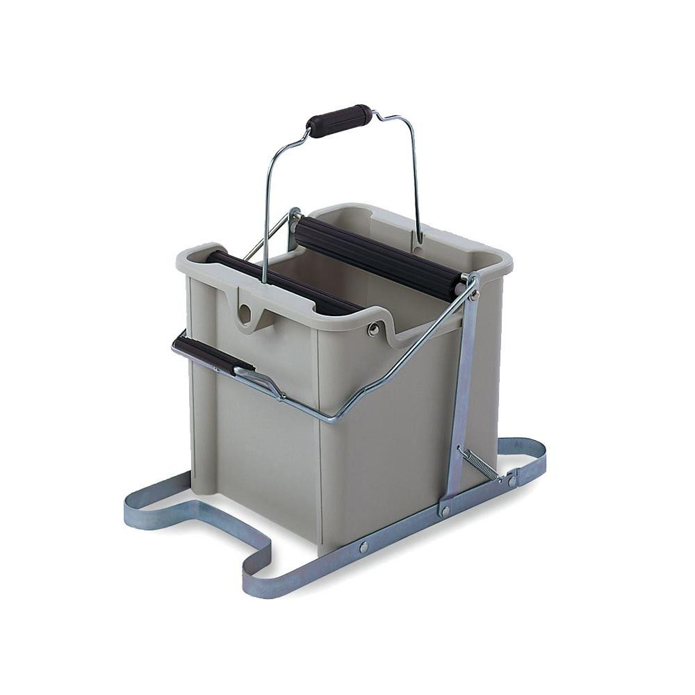 手を濡らさずしっかりとモップが絞れるモップ絞り器。両足で固定できるステップ付き。簡単な操作で手を汚さずにモップ糸を洗う・絞るの両方の作業が行えます。サイズ約W342×D485×H288mm個装サイズ：35×49×30cm重量約3.5kg個装...