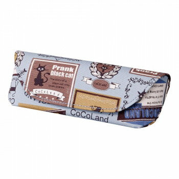 レトロな黒猫のワッペン柄が可愛いレトロな黒猫のワッペン柄が可愛いセミハードタイプのメガネケースです。※マグネット式のケースは磁器の影響を受けやすい物(磁気製品、精密機器、電子医療機器、特にペースメーカー)には危険ですので、絶対に近づけないで...