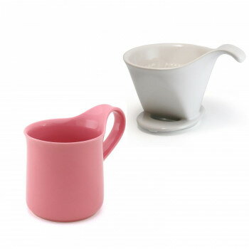 おすすめお手軽にドリップコーヒーを始められるコーヒードリッパーとカフェマグラージのセットボックスです。誰でも簡単に美味しいコーヒーを淹れられるのでプレゼントにもおすすめです。サイズドリッパー:W117×D152×H103mm、マグ:W130...