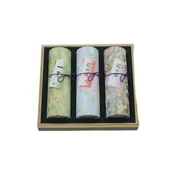 桐箱のご進物用お線香セット華やかな香りの「桜」、爽やかな香りの「紅梅」、心静まる香りの「一葉」。3筒を詰め合わせたセットです。いずれも微煙香タイプです。サイズ線香長さ:約14cm個装サイズ：20×23×7cm重量個装重量：550g仕様燃焼時...