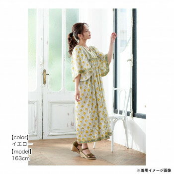 おすすめ木版を使って、職人がひと版ひと版、手でスタンプを押すように生地の上にプリントしていきます。襟のVラインが鎖骨をキレイに見せてくれます。サイズ約着丈SNP:〜124cm、バスト:104cm個装サイズ：10×30×20cm重量個装重量：...