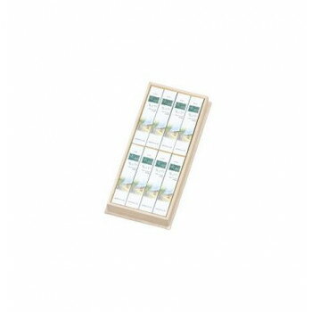 桐箱のご進物用お線香奥野晴明堂「香の郷」シリーズ。十種の天然香料を主原料に、ハーブ精油を精製し練り上げました。ほのかに森の香りが漂うお線香です。サイズ線香長さ:約14cm個装サイズ：35×17×6cm重量個装重量：690g仕様燃焼時間:約3...