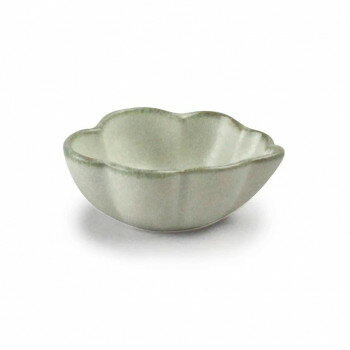 おすすめ自然界の色が単純な色でないように、翠の器も単色でありながらそれぞれに個性が見える」深み」があります。細かな粒子が生み出す奥行き、器の縁に浮かぶエッジラインの焦げ、光を優しく包み込むマットな質感など、素材を活かしたお料理を引き立てる魅...