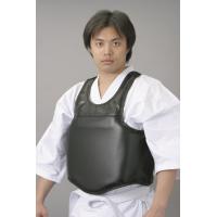 ワンタッチ着脱で練習の流れもスムーズに!従来の「紐を結ぶ」タイプから「ワンタッチ着脱」に進化したタイプがこちら。稽古間の装着タイムのロスや、結んだ紐がほどける心配もないので集中して練習に取り組めます。軽量で動きやすさもセールスポイントです。...