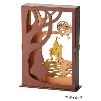 アリスの世界が広がります木製パネルを組み立てるとライト付きのシャドウボックスに変身。サイズ完成寸法:W14.5×L5×H20cm個装サイズ：1.0×23.0×34.0cm重量個装重量：135g素材・材質天然木仕様CR2032ボタン電池2個使...