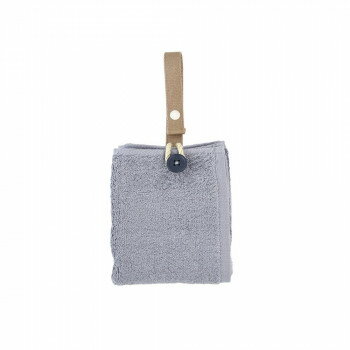 ループで取り付けてサッと使える画期的なタオルバッグやベビーカー、ベルトループなど、あらゆる場所に取り付けてサッと使えるタオルです。お出かけはもちろん、家の中でも身に着けておくと便利。使用後も、引っ掛けて持ち運ぶことで乾きが早くなります。サイ...