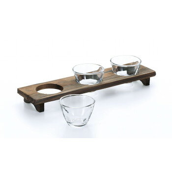 おすすめ3種のおつまみや日本酒を入れて、食べ比べ・飲み比べを楽しめます。※手作り風仕上げにて成形しておりますのでサイズ、容量等に多少のバラつきがございます。サイズグラス:口径70×高さ50mm　木台:長さ310×幅80×高さ33mm個装サイ...