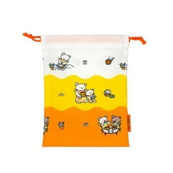 おすすめ人気絵本「しろくまちゃんのほっとけーき」をデザインした巾着です。しっかりした和素材のポリエステルにプリントを入れて、こぐまちゃんの可愛らしさを表現しました。コップ袋としてもお勧めです。サイズ180×220×10mm個装サイズ：23×...